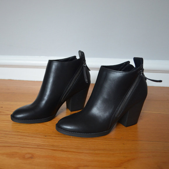 Lexi & Abbie | Shoes | Lexi Abbie Black Leather Ankle Zip Booties ...